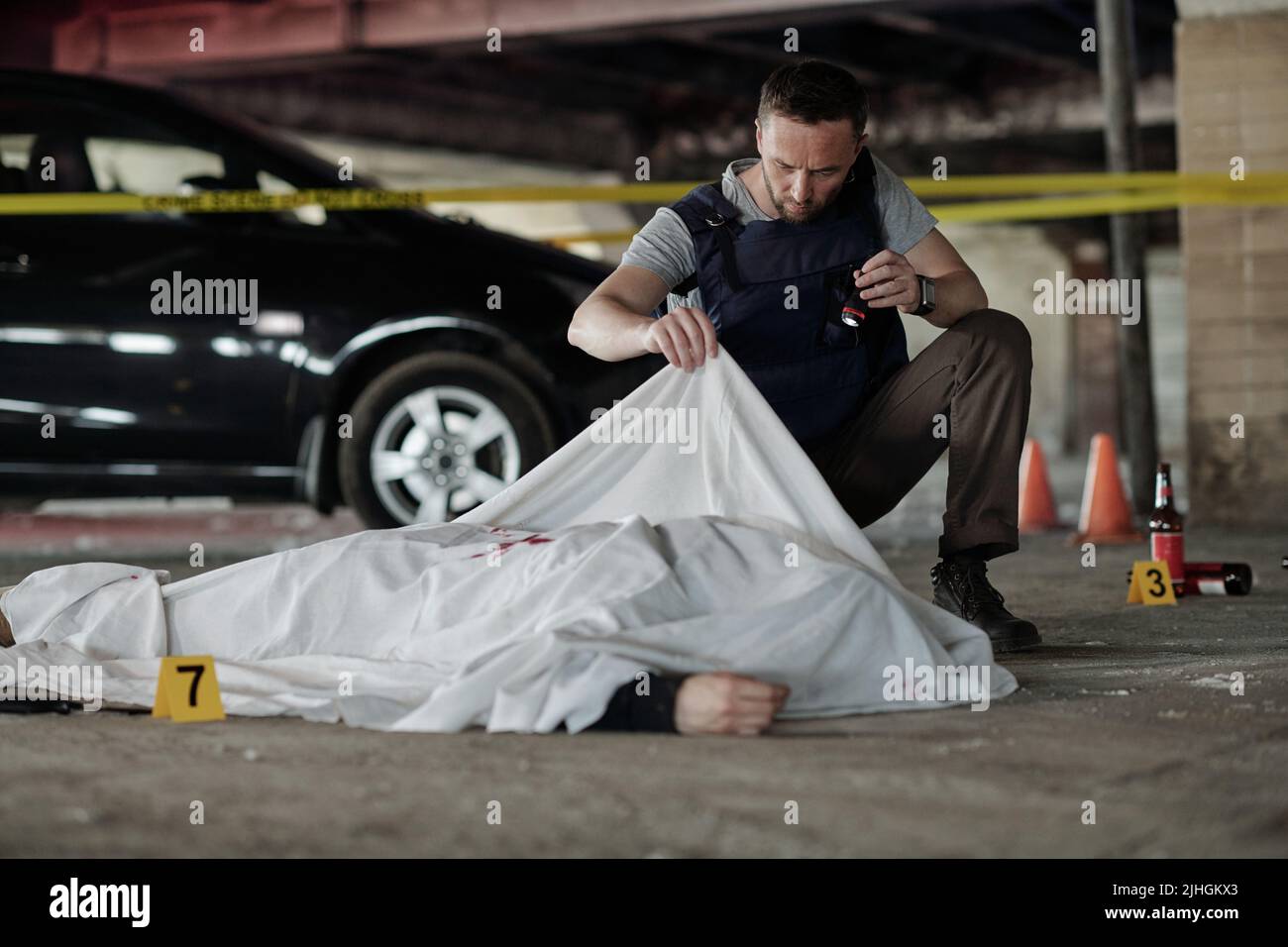 Dead body lying hi-res stock photography and images - Alamy