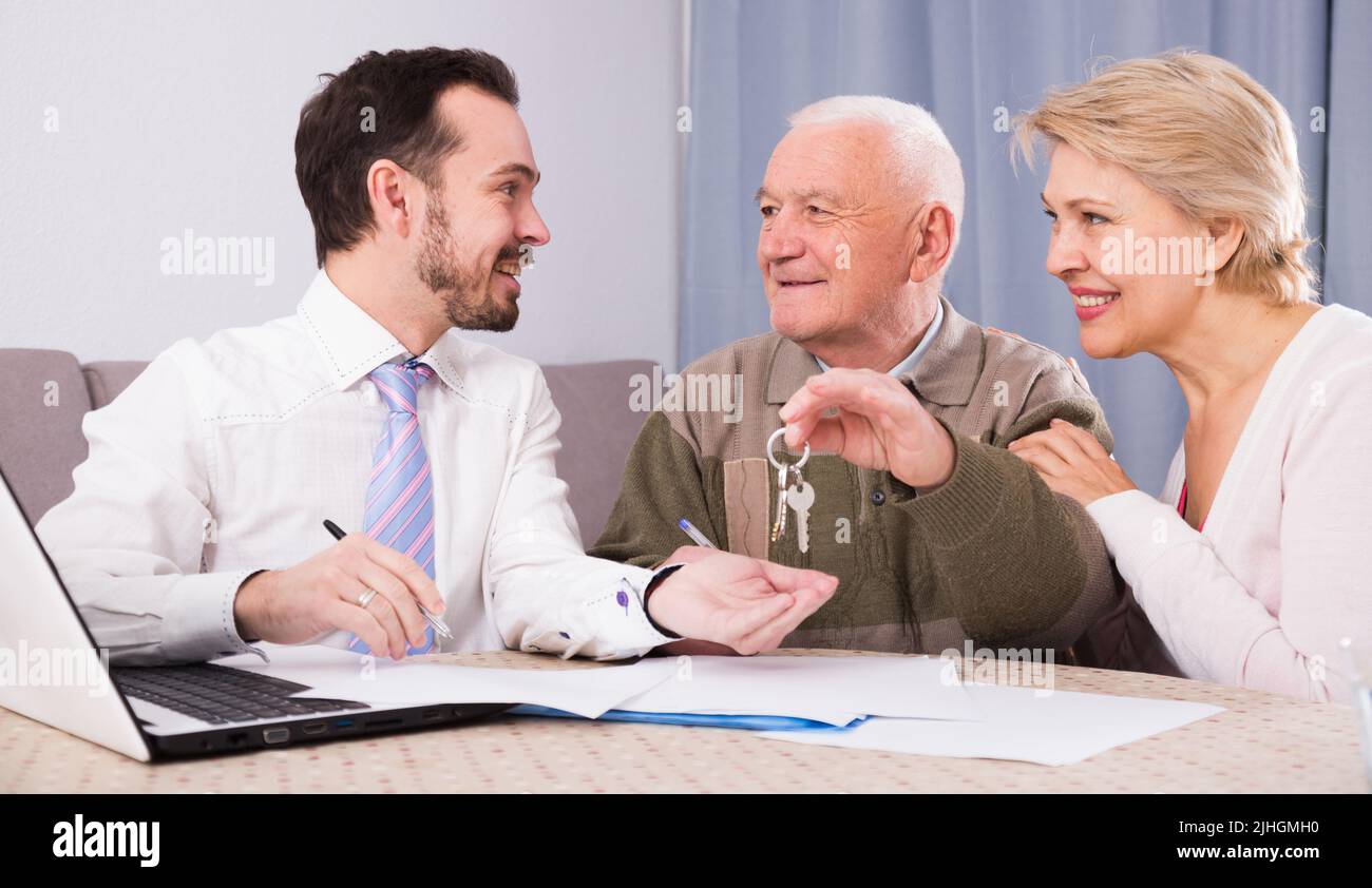 Couple selling house Stock Photo - Alamy