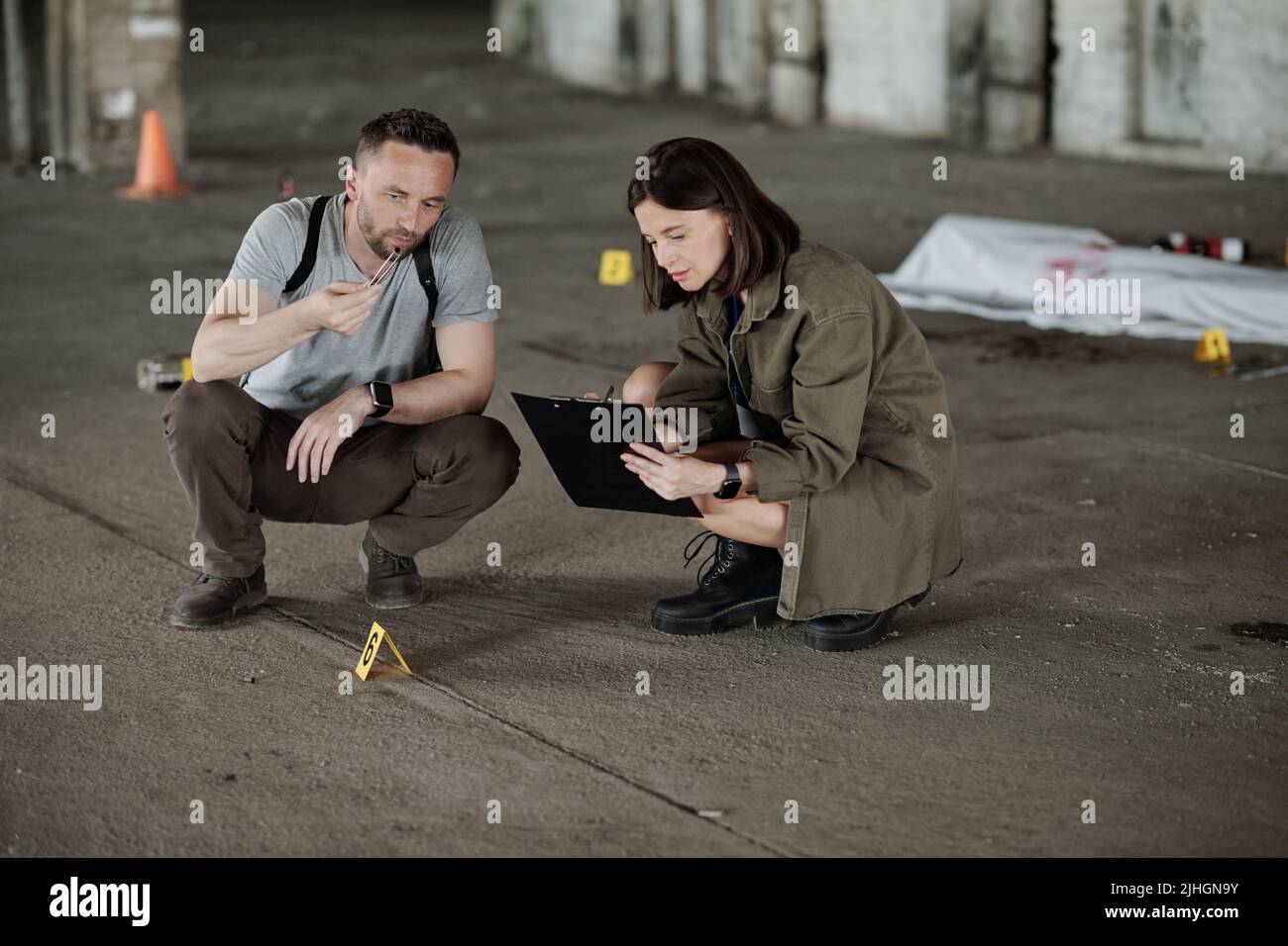 Police making notes hi-res stock photography and images - Alamy