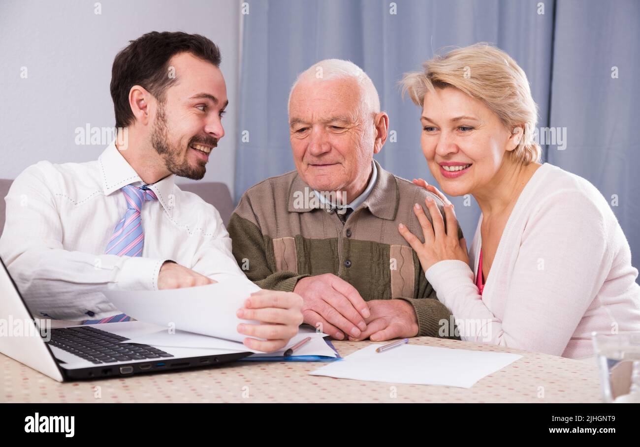 Couple signing agreement Stock Photo - Alamy