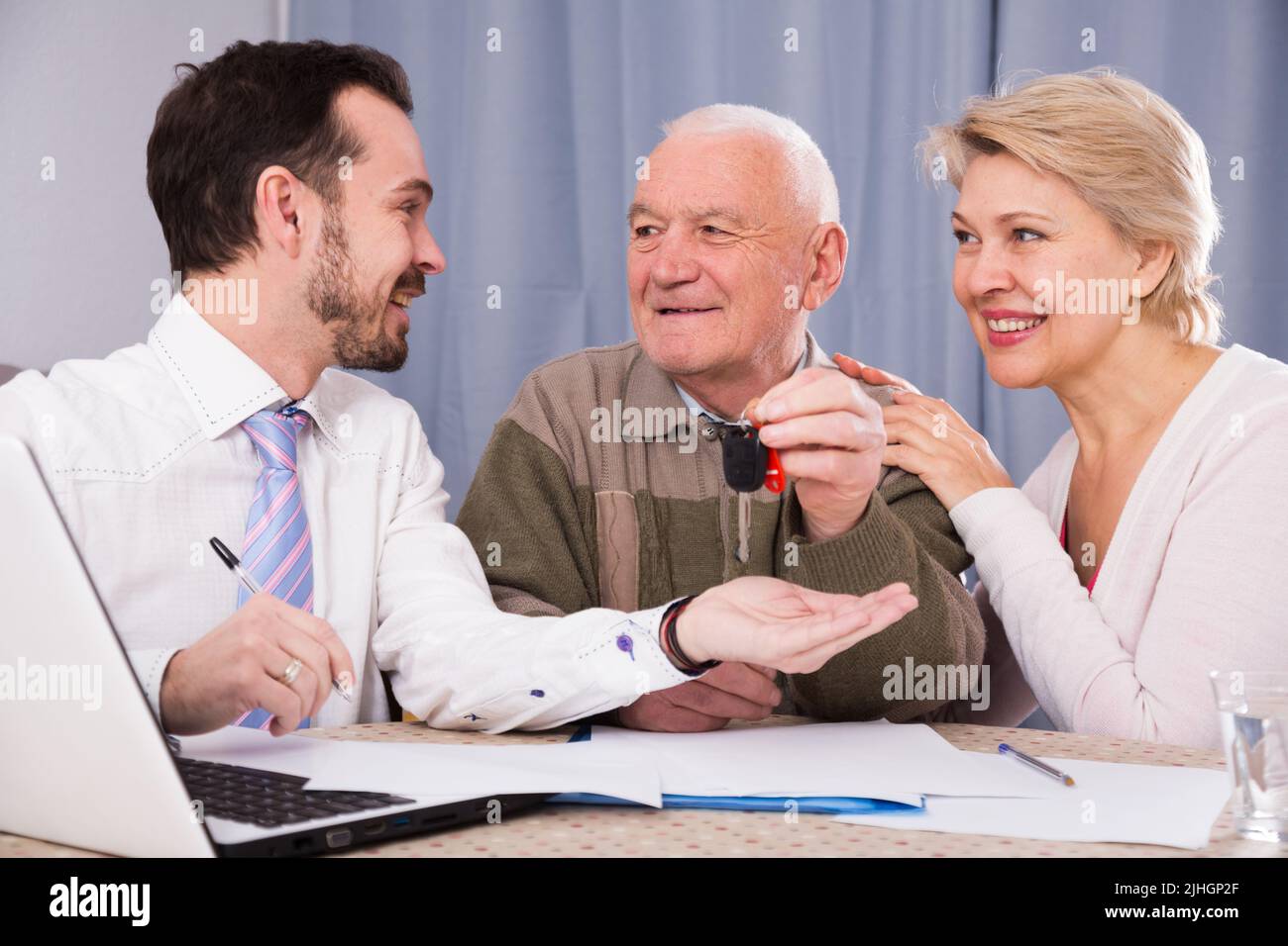 Woman man elderly car inside hi-res stock photography and images - Alamy