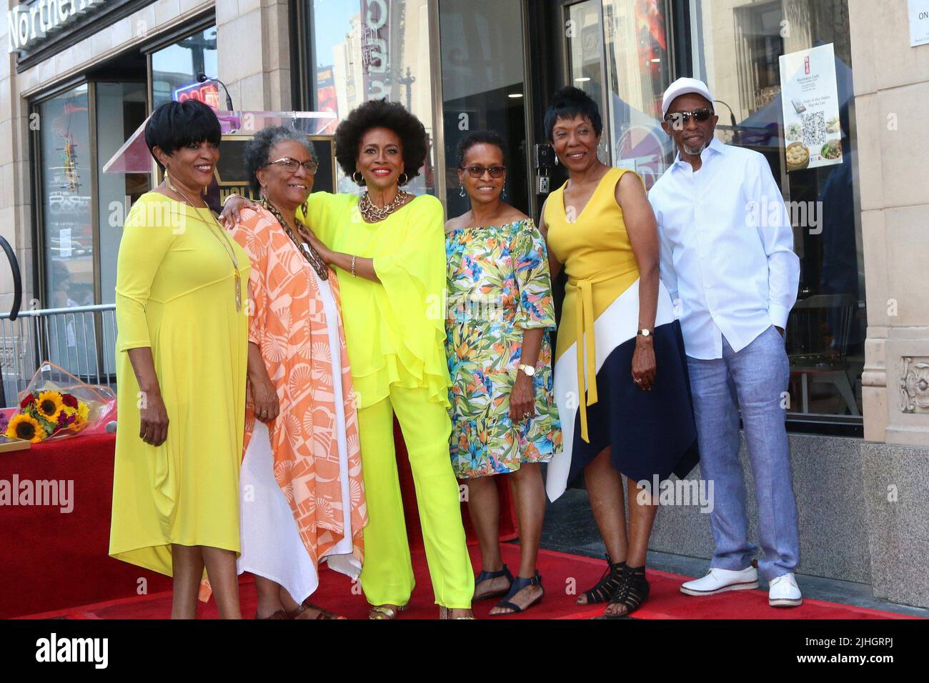 Los Angeles, CA. 15th July, 2022. Jenifer Lewis, family at a public ...