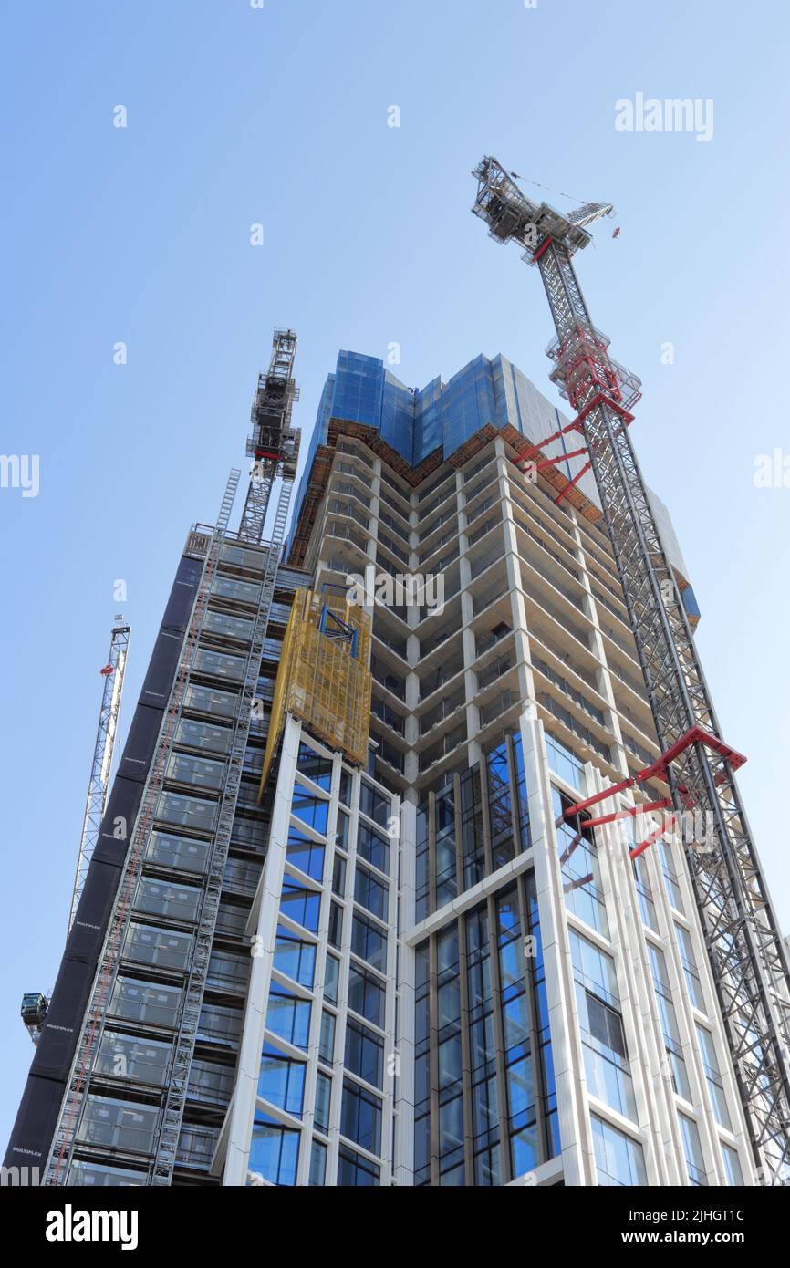 Scaffolding tower skyscraper hi-res stock photography and images - Alamy