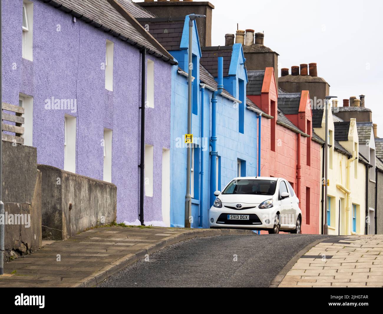 Houses scalloway hi-res stock photography and images - Alamy