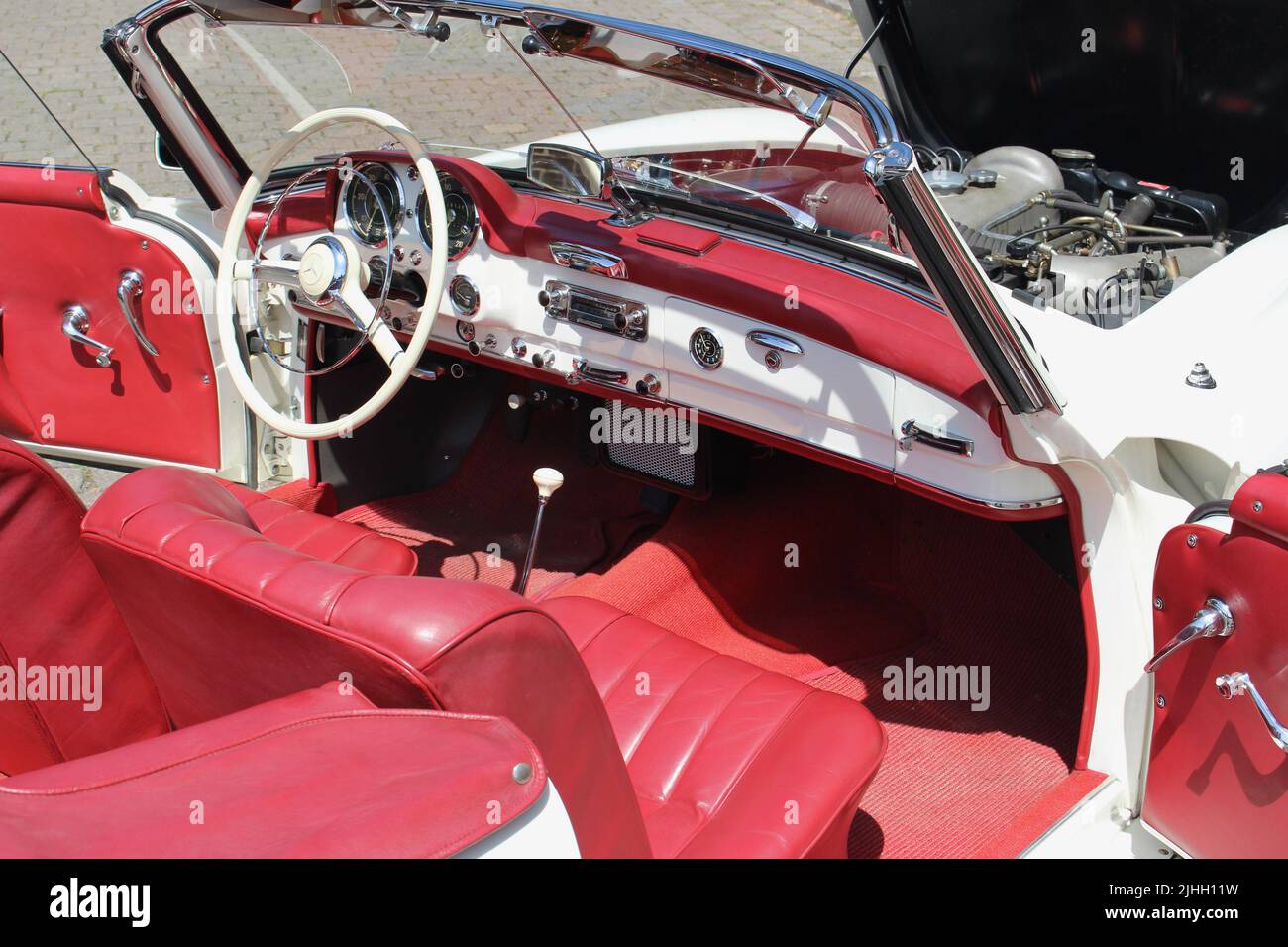 Mercedes benz engine compartment hi-res stock photography and images ...