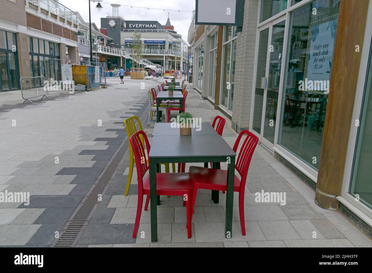 Attractive tables and chairs outside a restaurant at Cardiff Bay ...