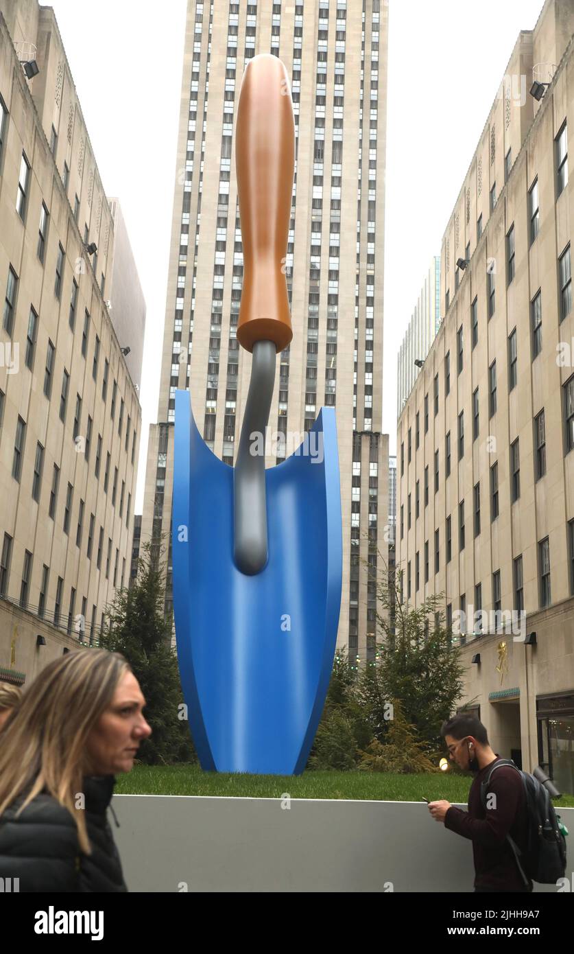 CLAES OLDENBURG (January 28, 1929 - July 18, 2022), the Swedish-born ...