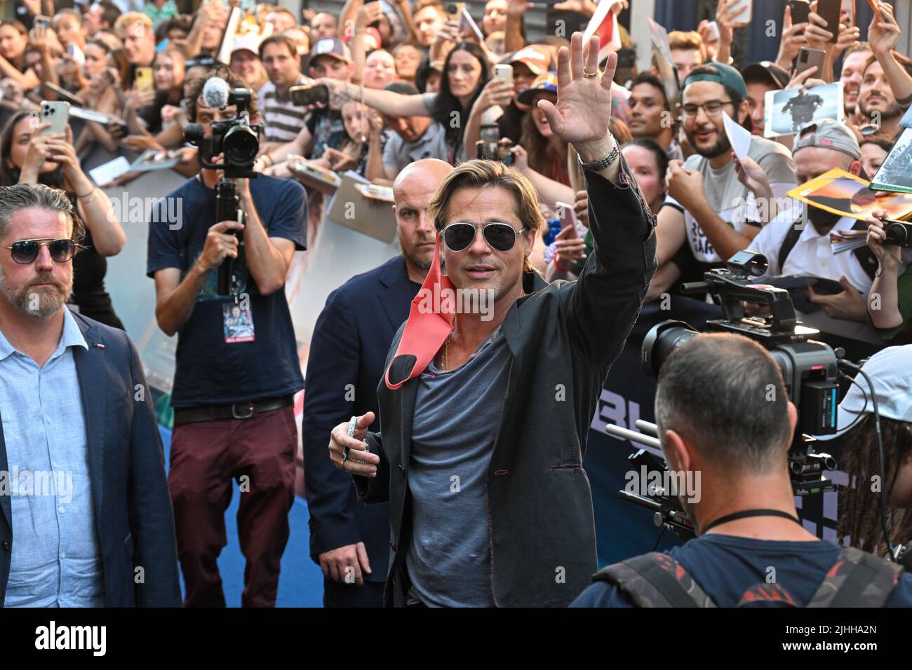 Brad pitt bullet train 2022 hi-res stock photography and images - Alamy
