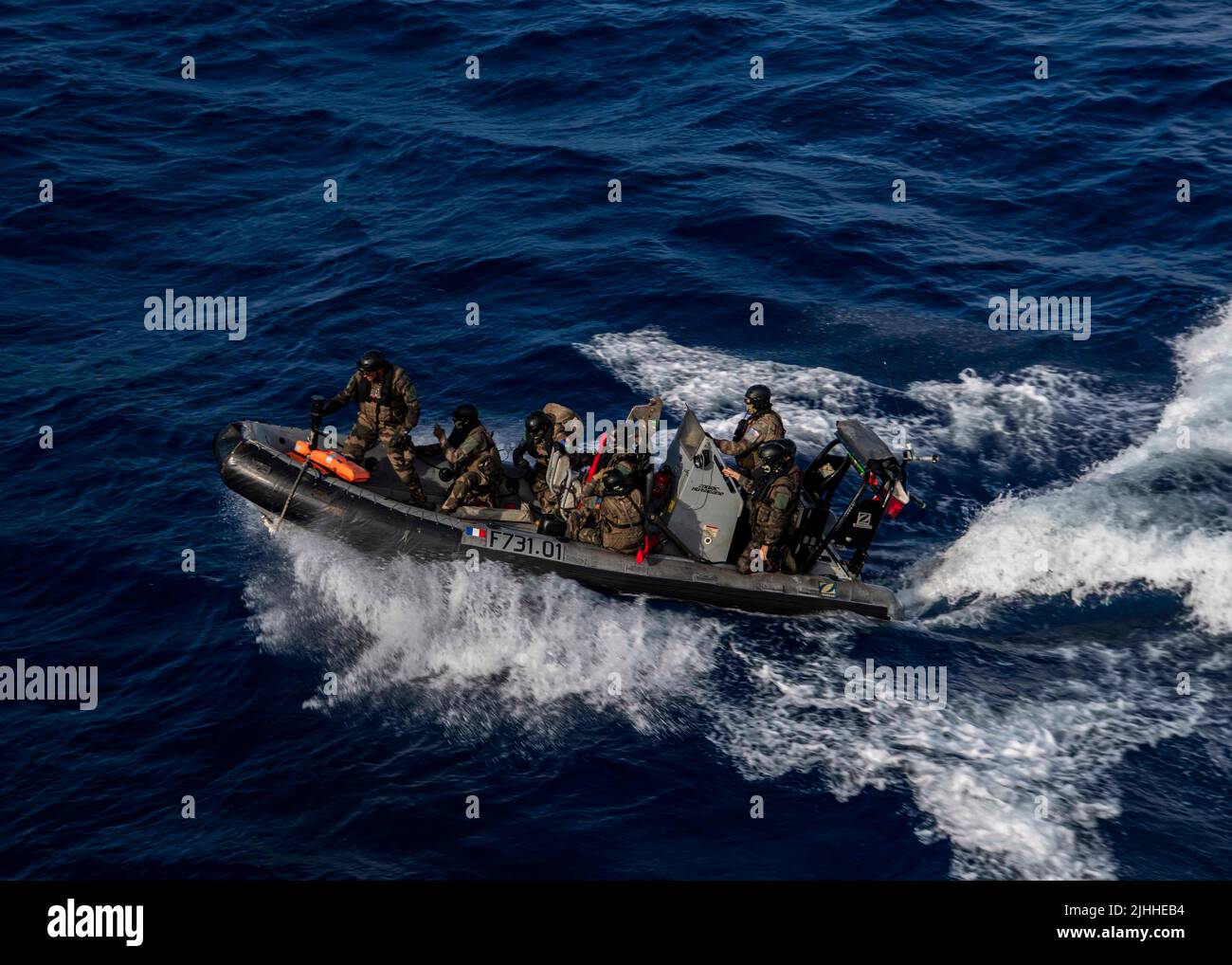 PACIFIC OCEAN (July 15, 2022) Sailors assigned to French Navy frigate ...