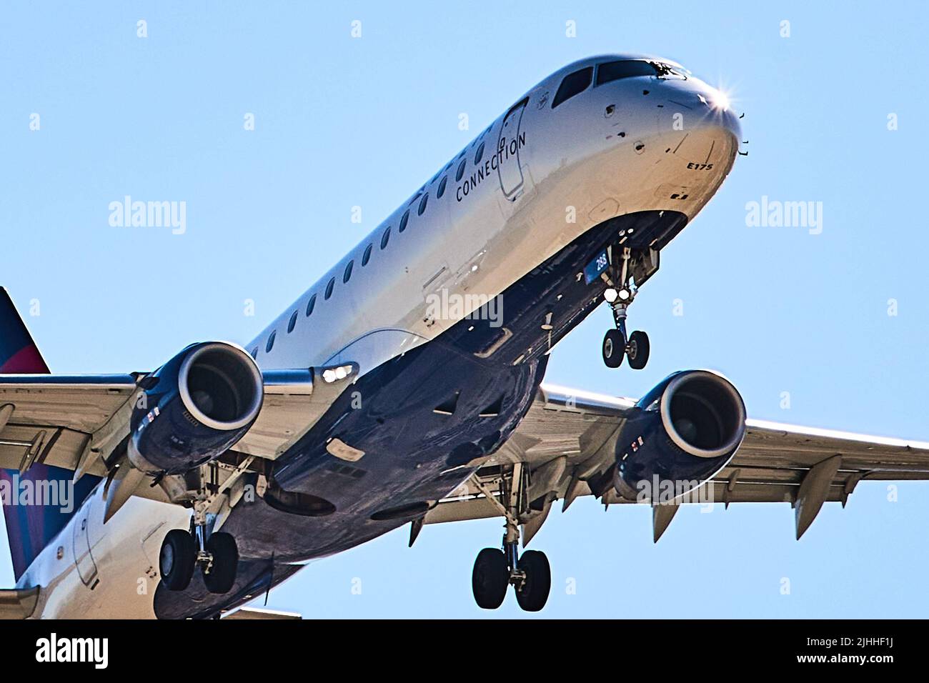 Delta connection airlines hi-res stock photography and images - Alamy