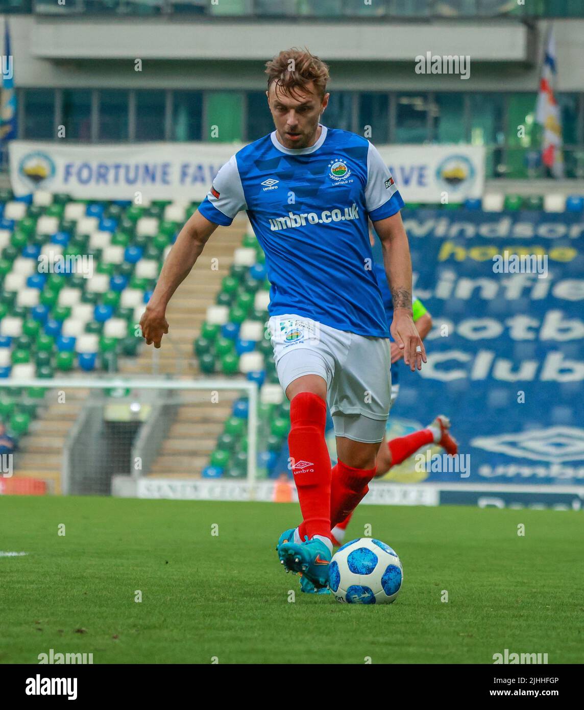 Robbie mcdaid irish league player hi-res stock photography and images ...