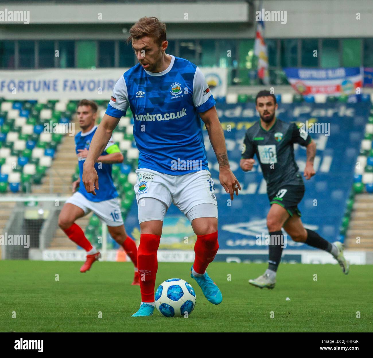Robbie mcdaid linfield 2022 hi-res stock photography and images - Alamy