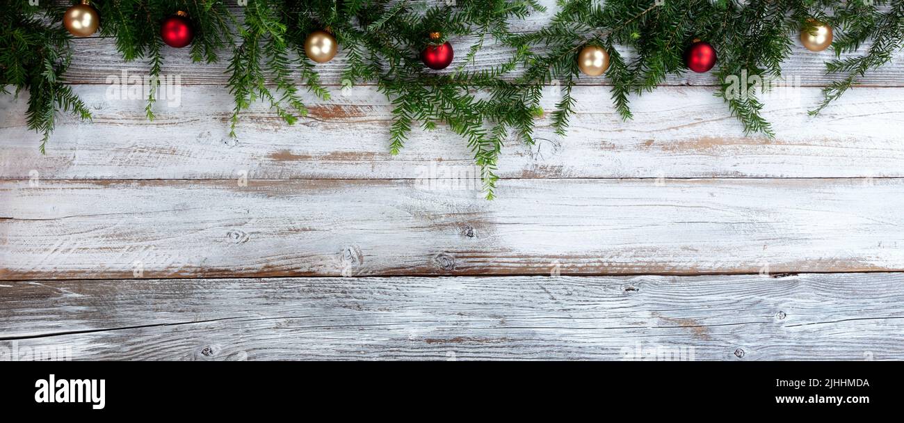 Real fir wreath gold hi-res stock photography and images - Alamy