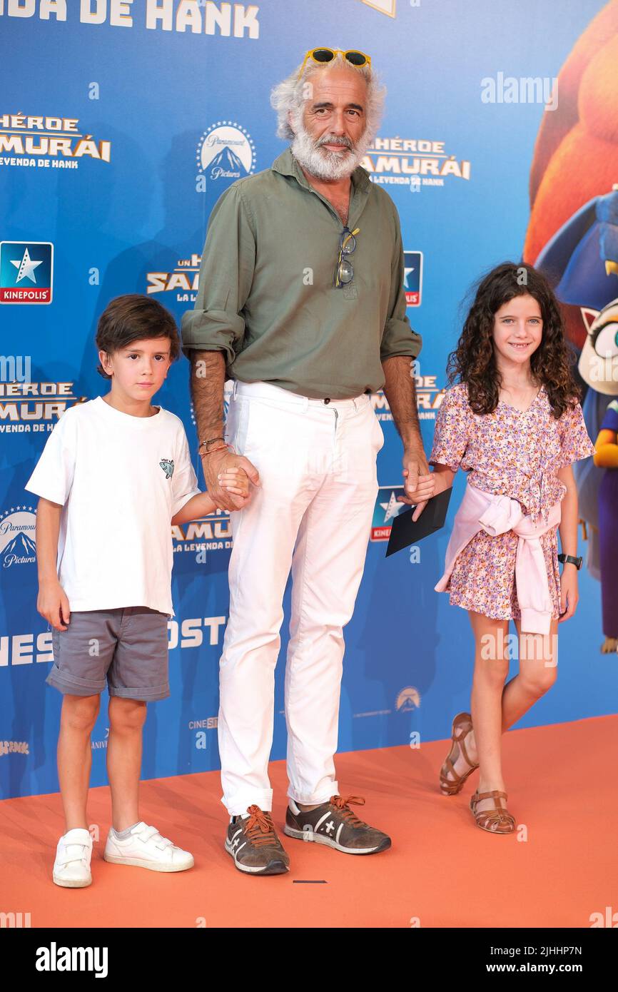 Ramon Rados (C) and his children attend the "Un Heroe Samurai: La ...