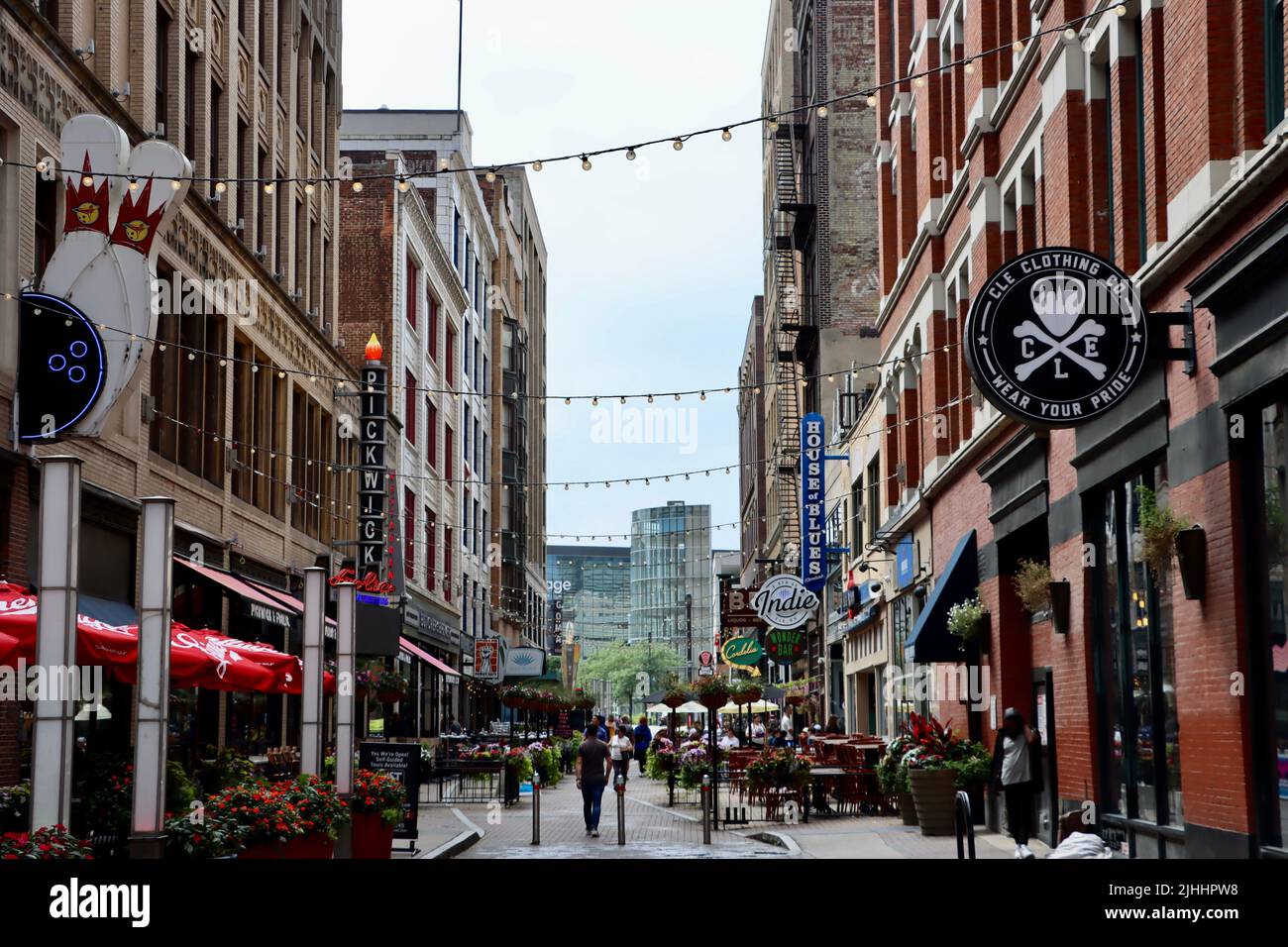 Corner Alley off Euclid avenue in downtown Cleveland Stock Photo - Alamy