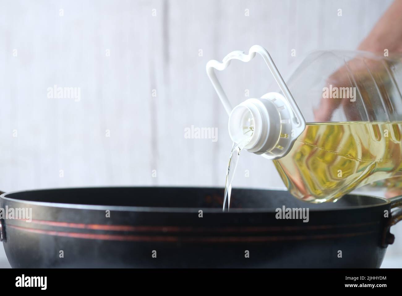 Man pouring cooking oil frying hi-res stock photography and images - Alamy