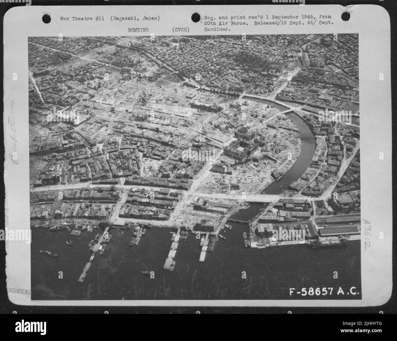 Atomic bomb hiroshima and nagasaki 1945 Black and White Stock Photos ...