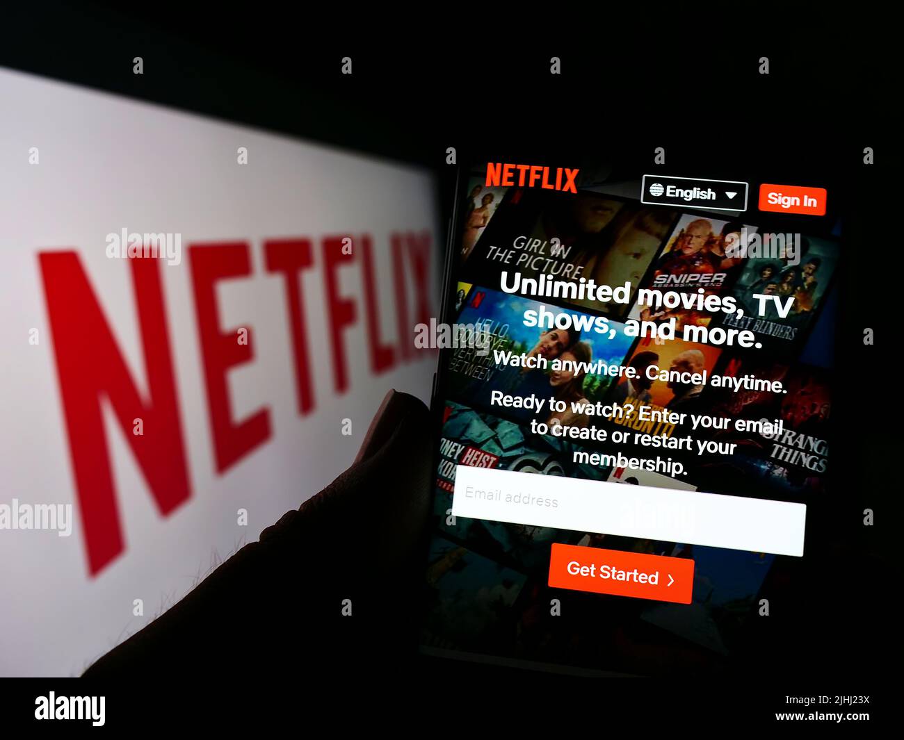 Netflix logo screen hi-res stock photography and images - Alamy