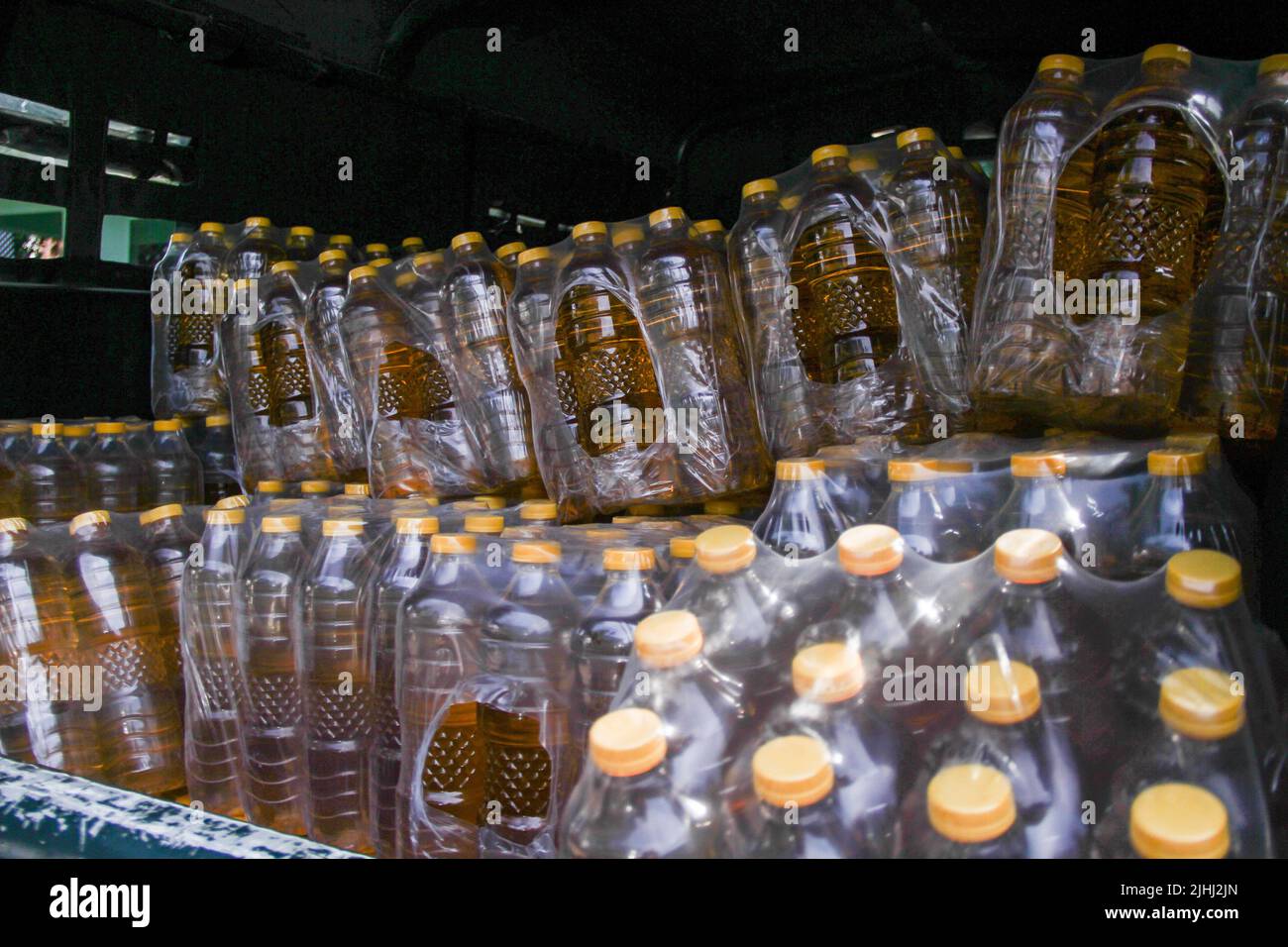 Bandung, West Java, Indonesia. 19th July, 2022. Stock of cheap cooking ...