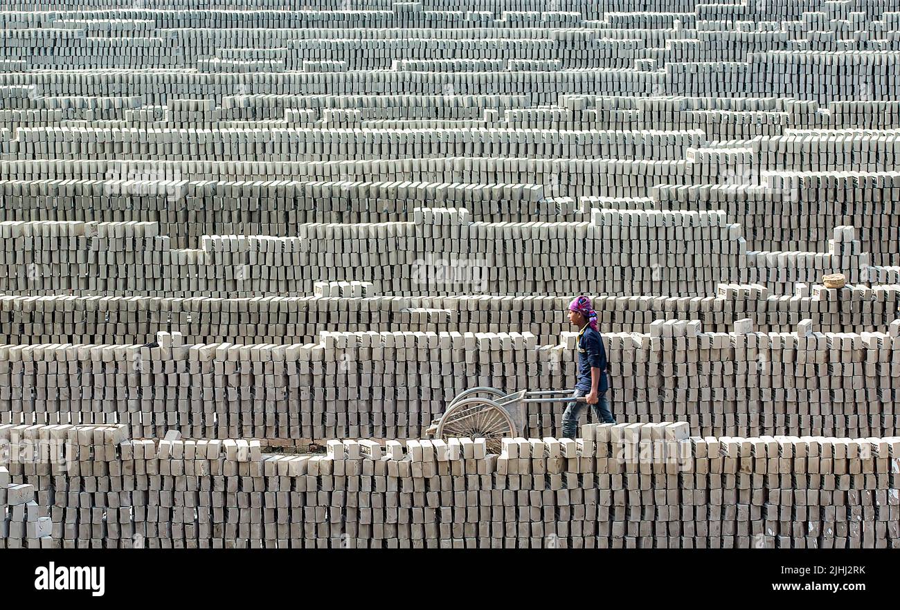 Brickmakingprocess hi-res stock photography and images - Alamy