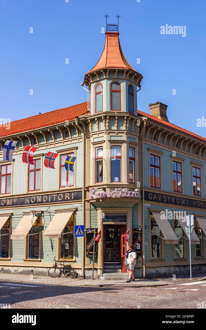 Old cafe on corner hi-res stock photography and images - Alamy