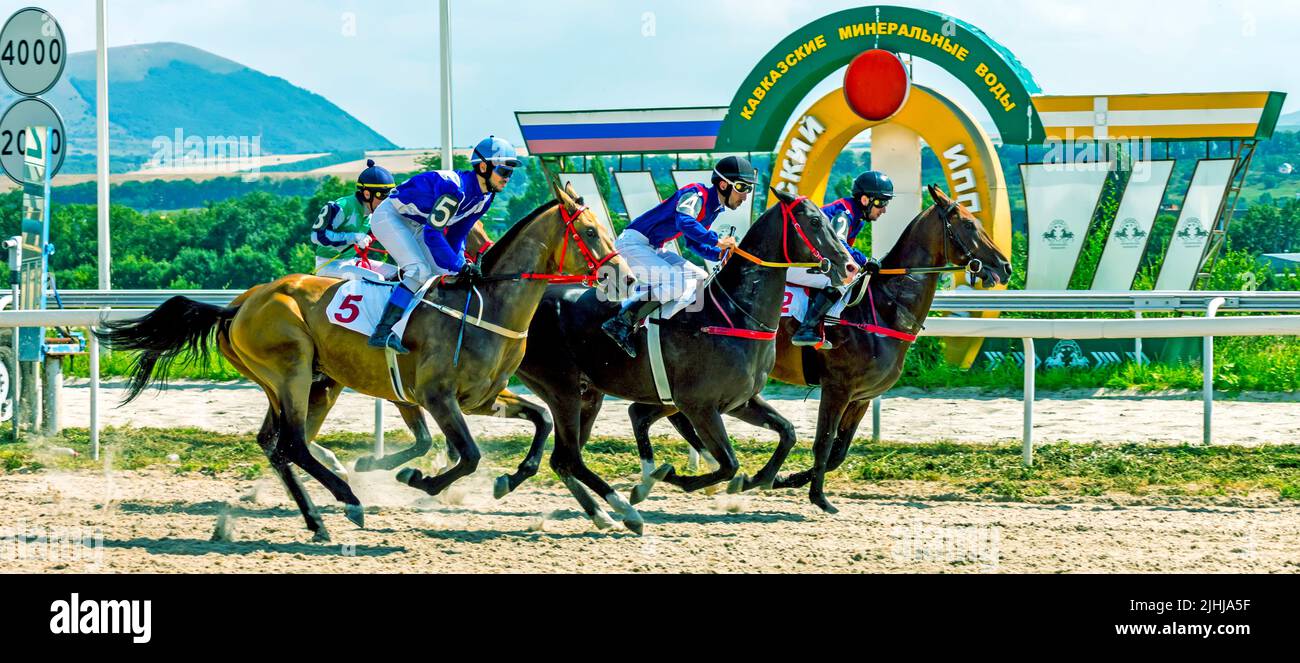 Horse racing at the hippodrome 2022 hi-res stock photography and images ...