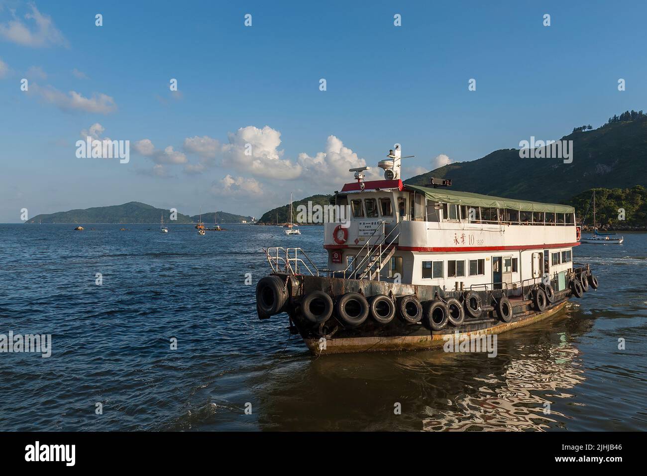 A local inter-island ferry ('Kai To') approaches the wharf at Nim Sue ...