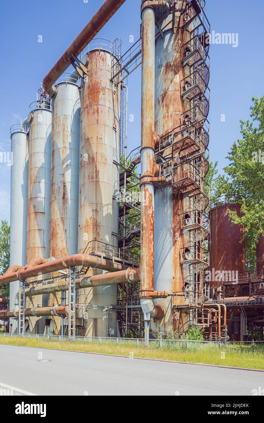 Distillation column hi-res stock photography and images - Alamy
