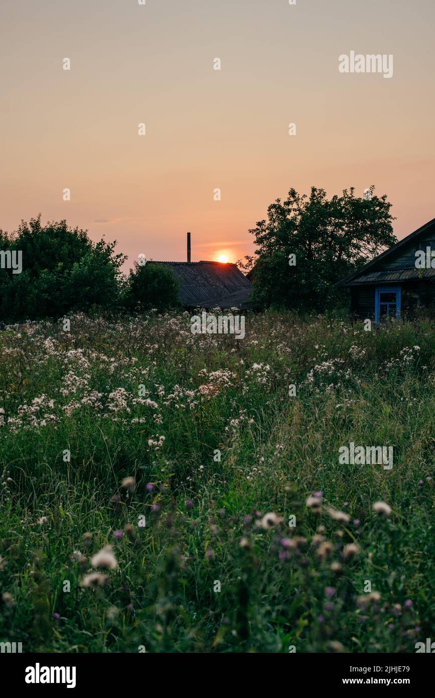 Sunset behind the country house hi-res stock photography and images - Alamy