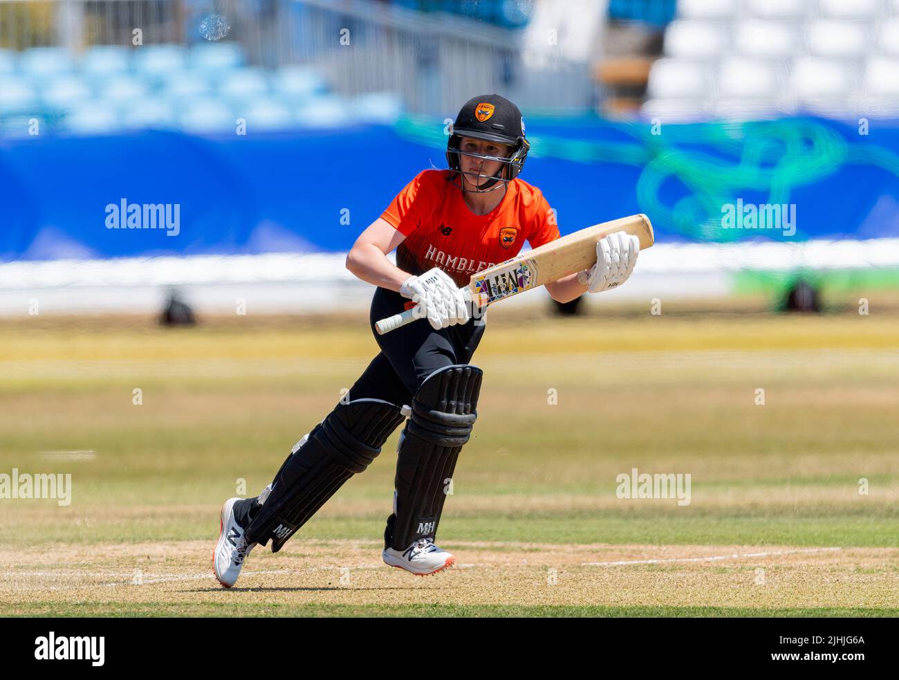 Emily Windsor batting for Southern Vipers in a Rachael Heyhoe Flint ...
