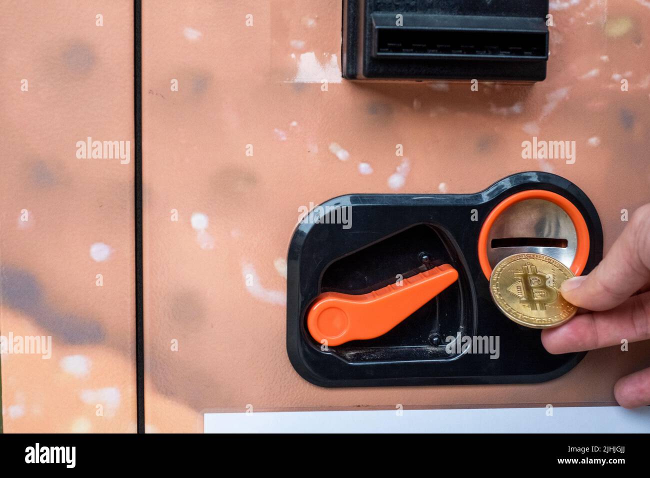 Crypto currency vending machine hi-res stock photography and images - Alamy