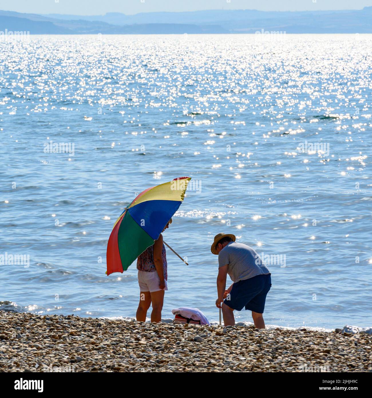 Lyme Regis, Dorset, UK. 19th July, 2022. UK Weather: Crowds of ...