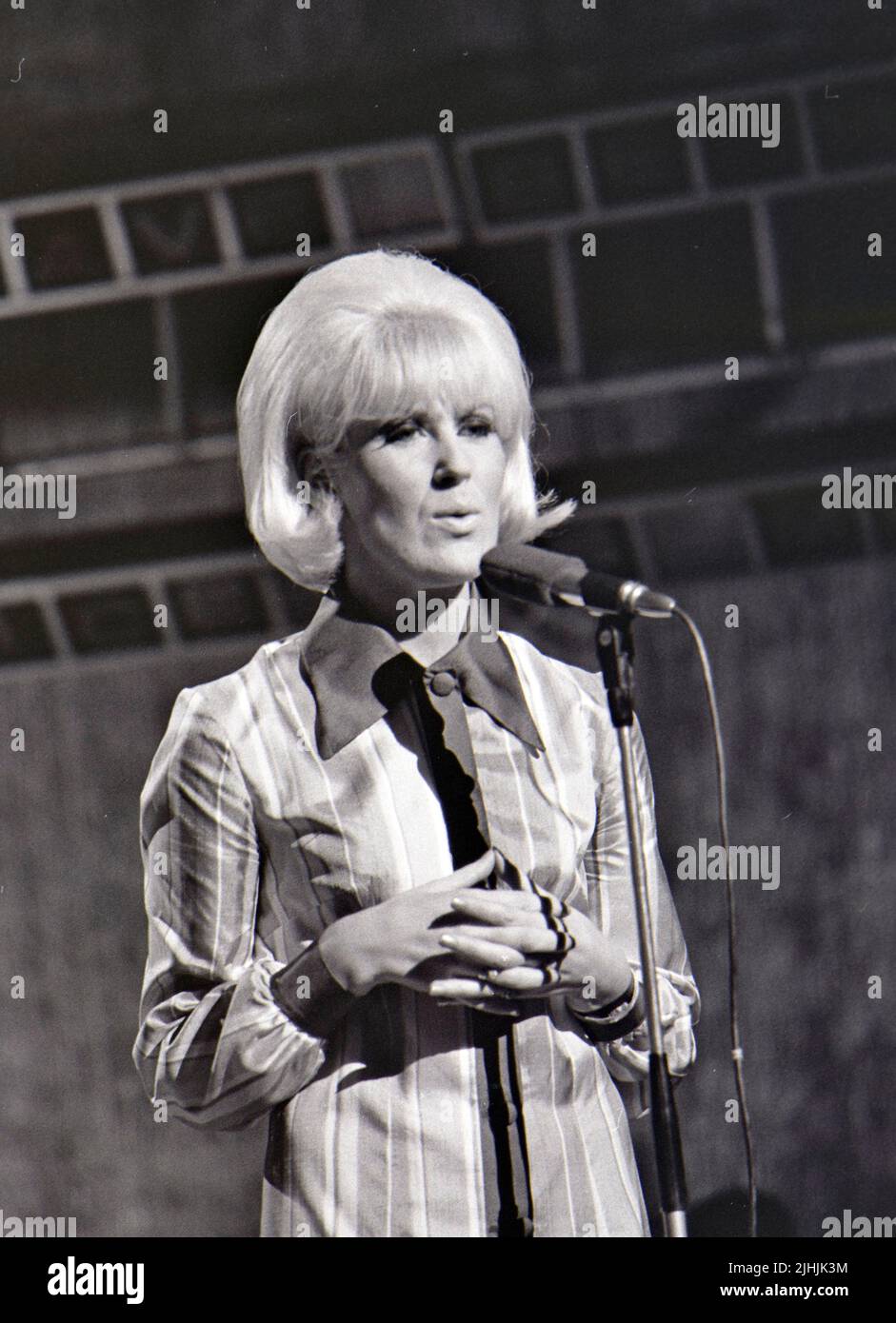 DUSTY SPRINGFIELD (1939-1999) English pop singer on Ready, Steady,Go ...