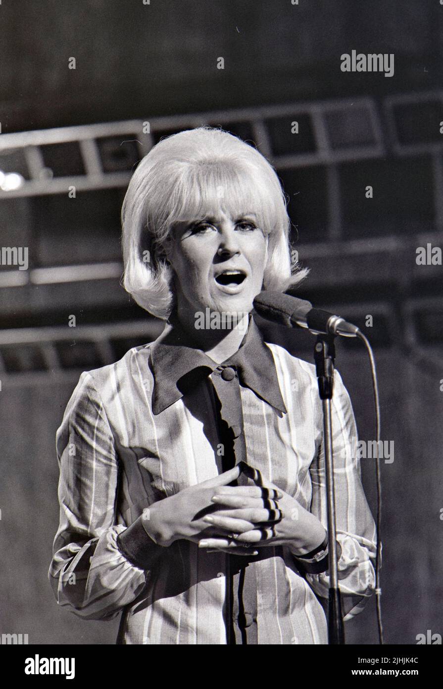 DUSTY SPRINGFIELD (1939-1999) English pop singer on Ready, Steady,Go ...