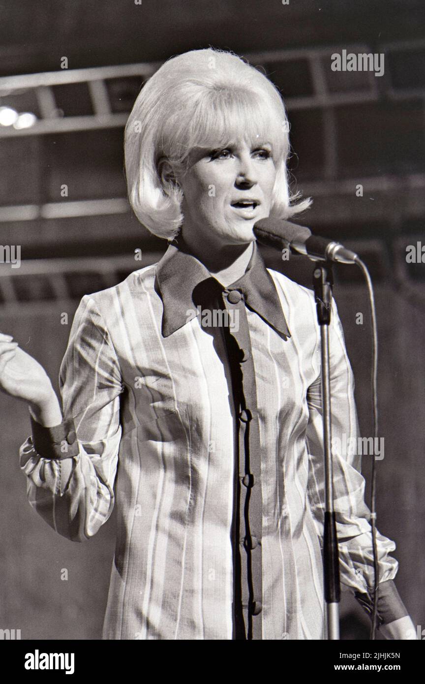 DUSTY SPRINGFIELD (1939-1999) English pop singer on Ready, Steady,Go ...