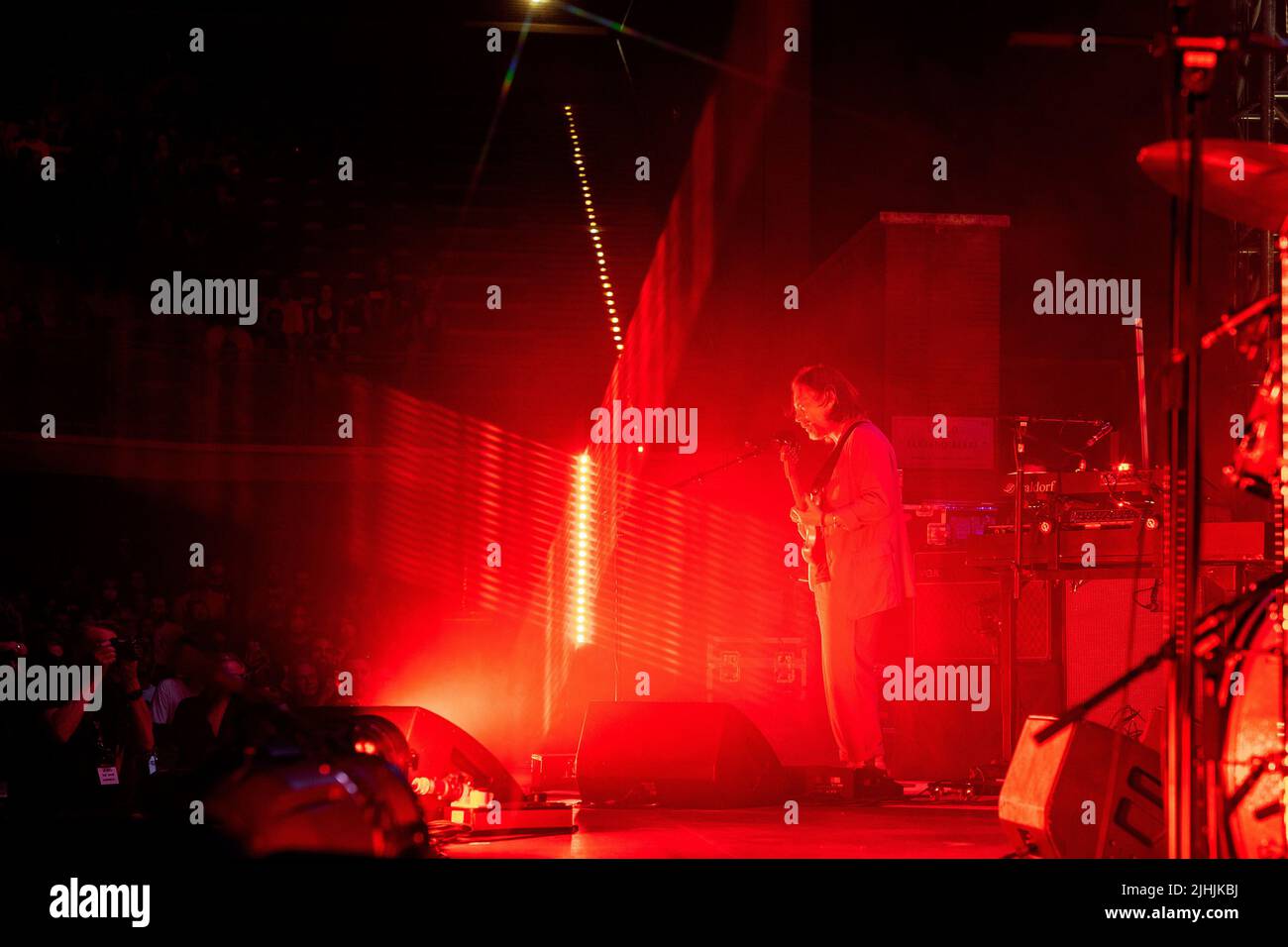 The smile thom yorke hi-res stock photography and images - Alamy