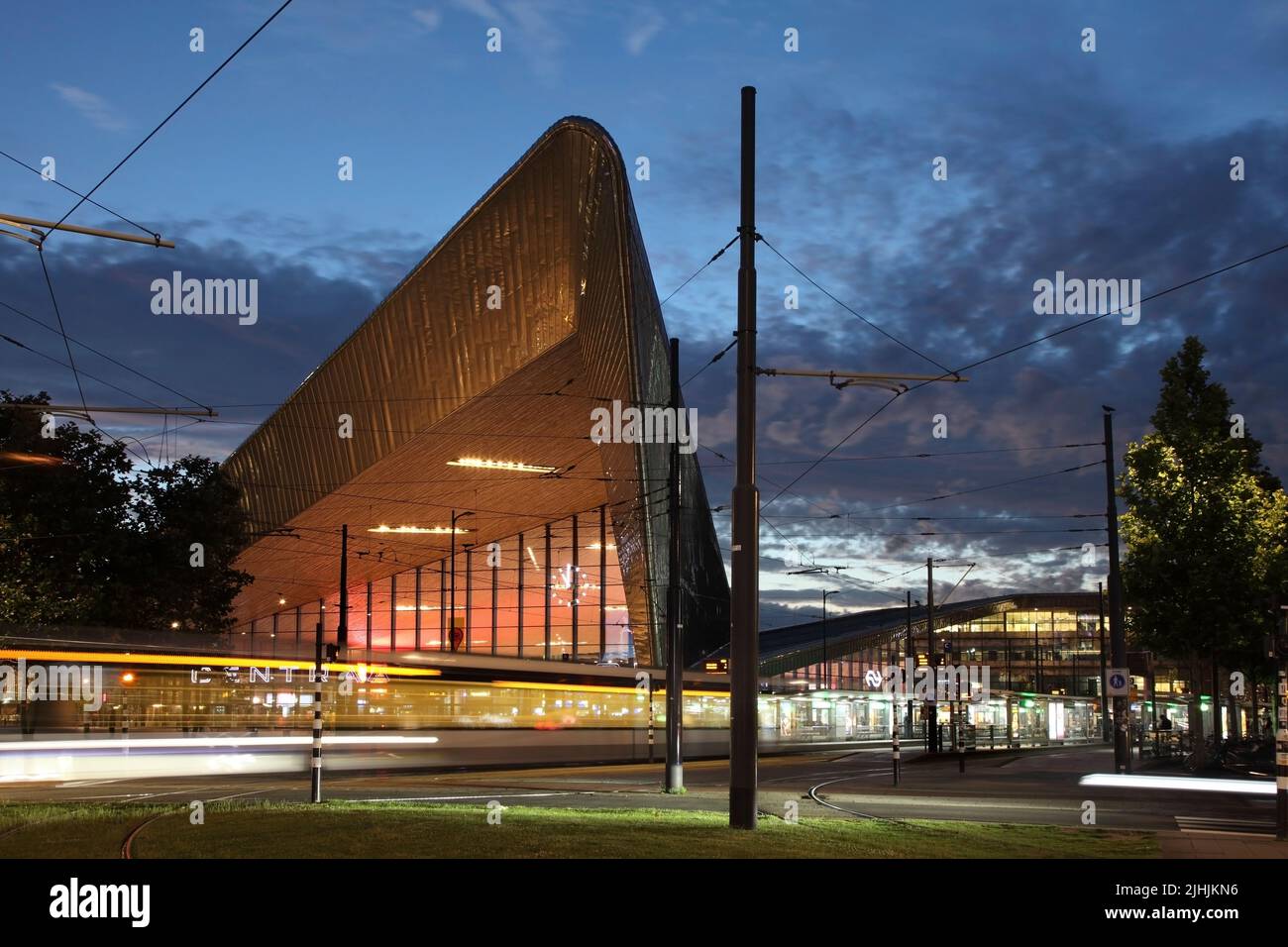 Rotterdam central station at night hi-res stock photography and images ...