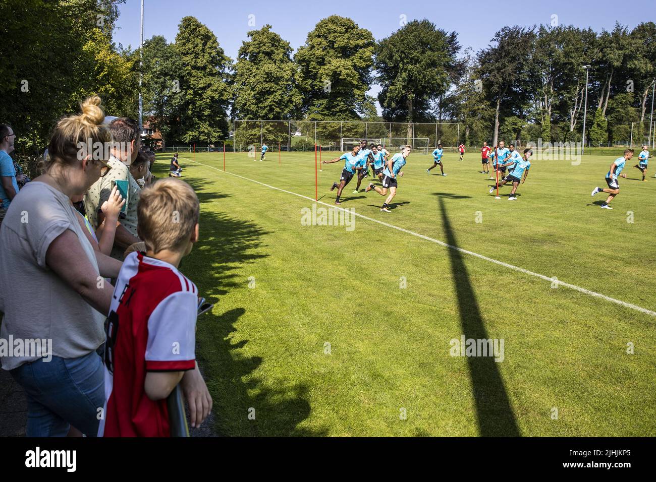 DE LUTTE - Atmospheric image of players in action during a short ...