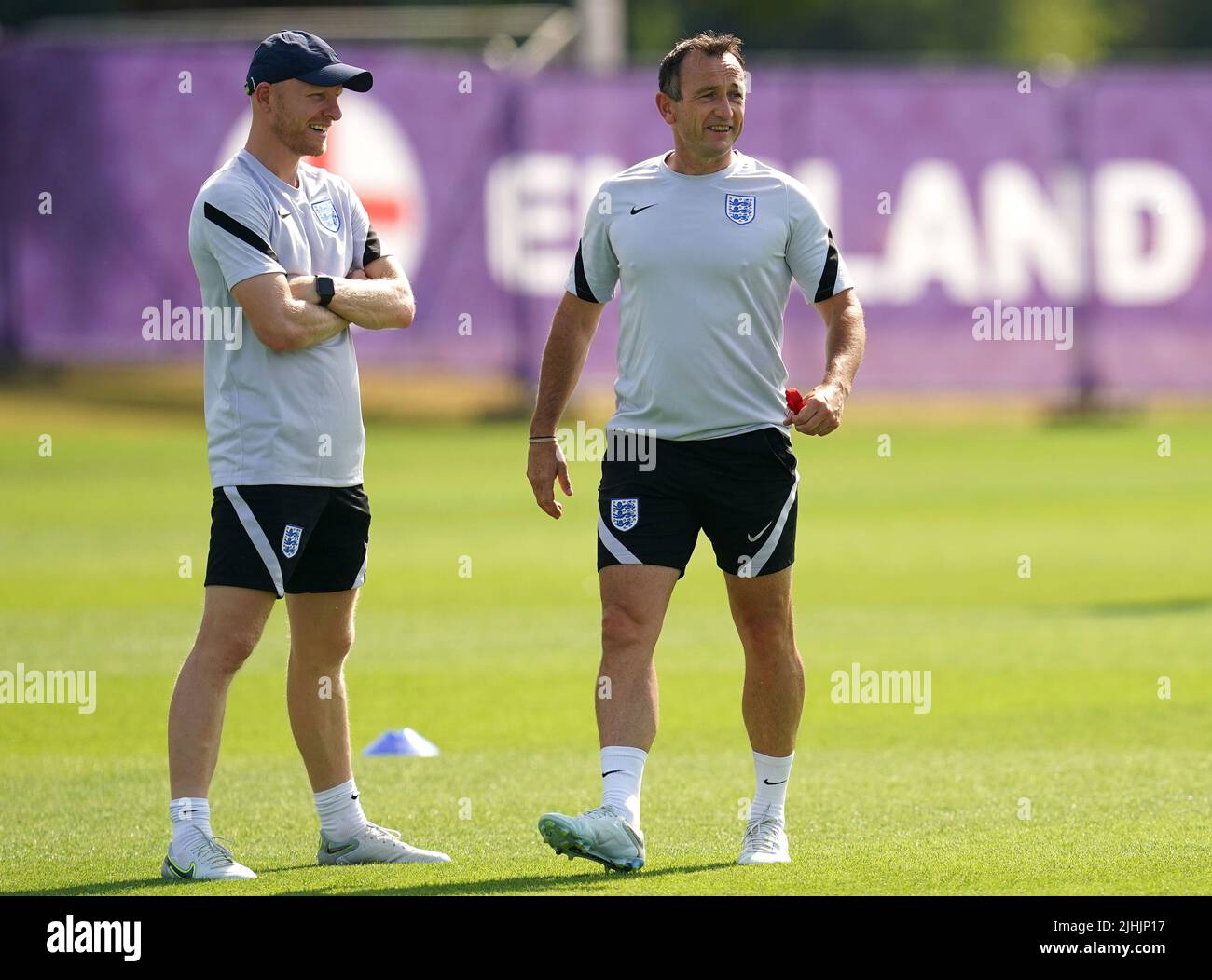 England coaches Arjan Veurink and Geraint Twose during a training ...