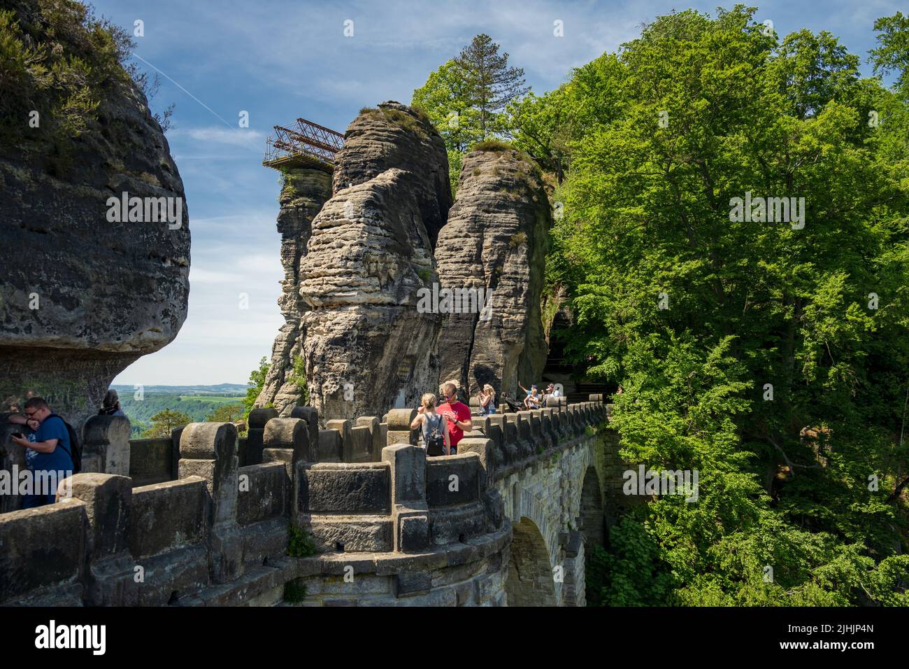 Die Bastei ein Ort im Elbsandsteingebirge mit herrlichem Ausblick auf ...