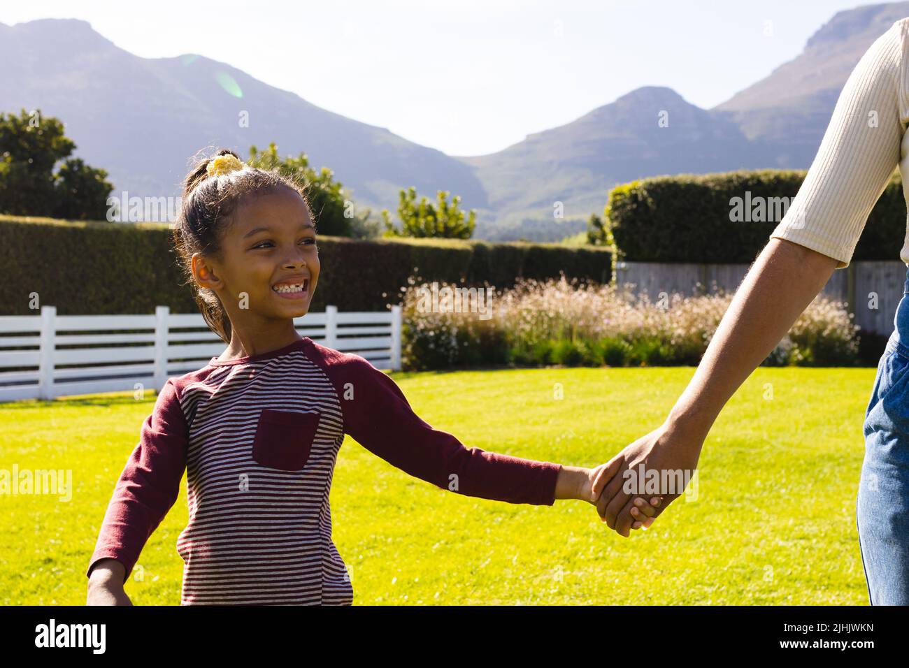 Father holding daughters hand hi-res stock photography and images - Alamy