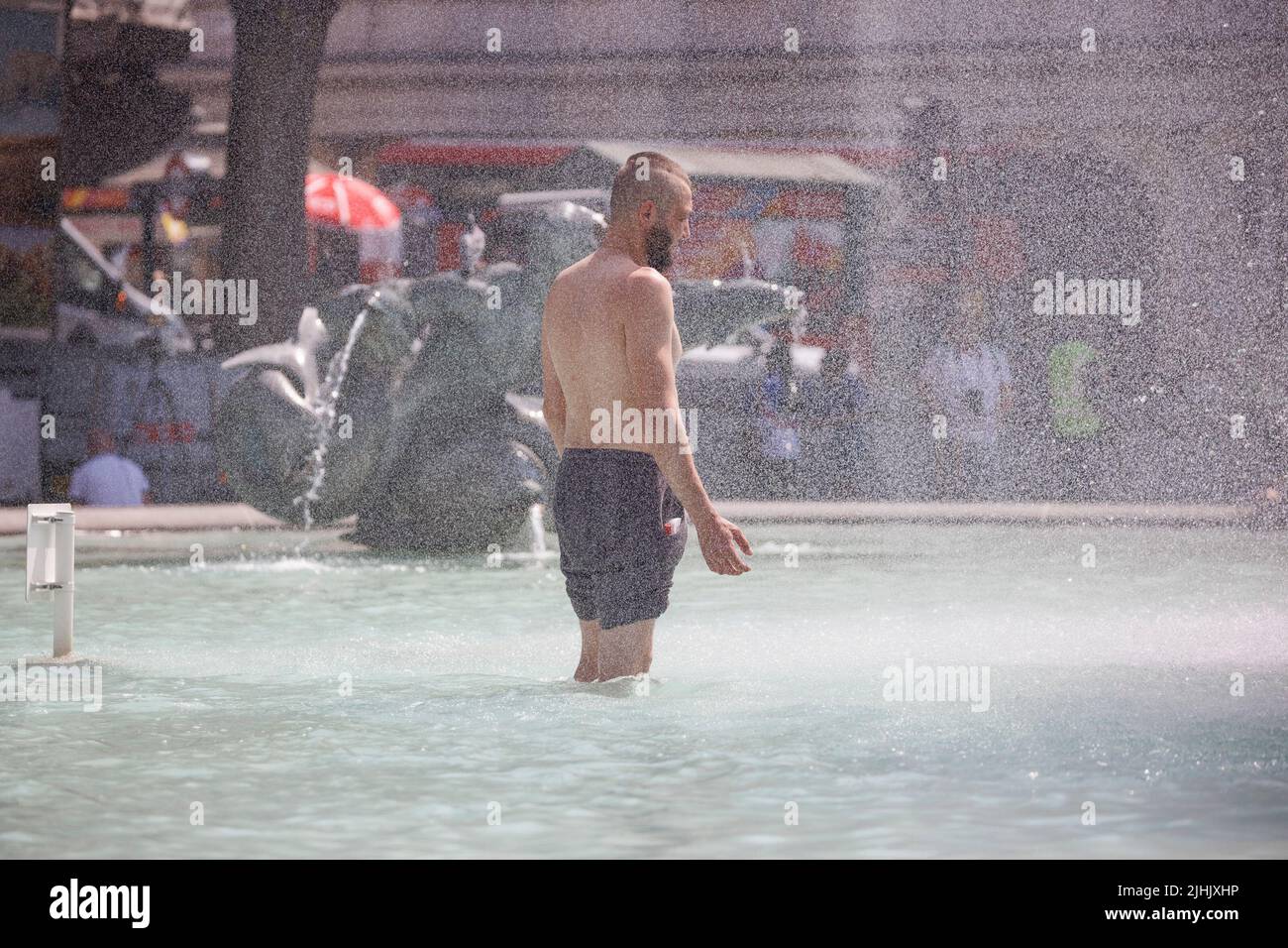 London, UK. 19th July, 2022. A man cooling off in the fountains at ...