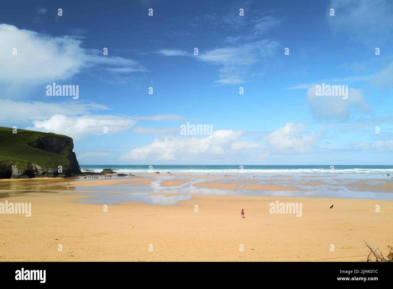 Holiday makers on the sandy beach at Mawgan Porth, Cornwall, England ...