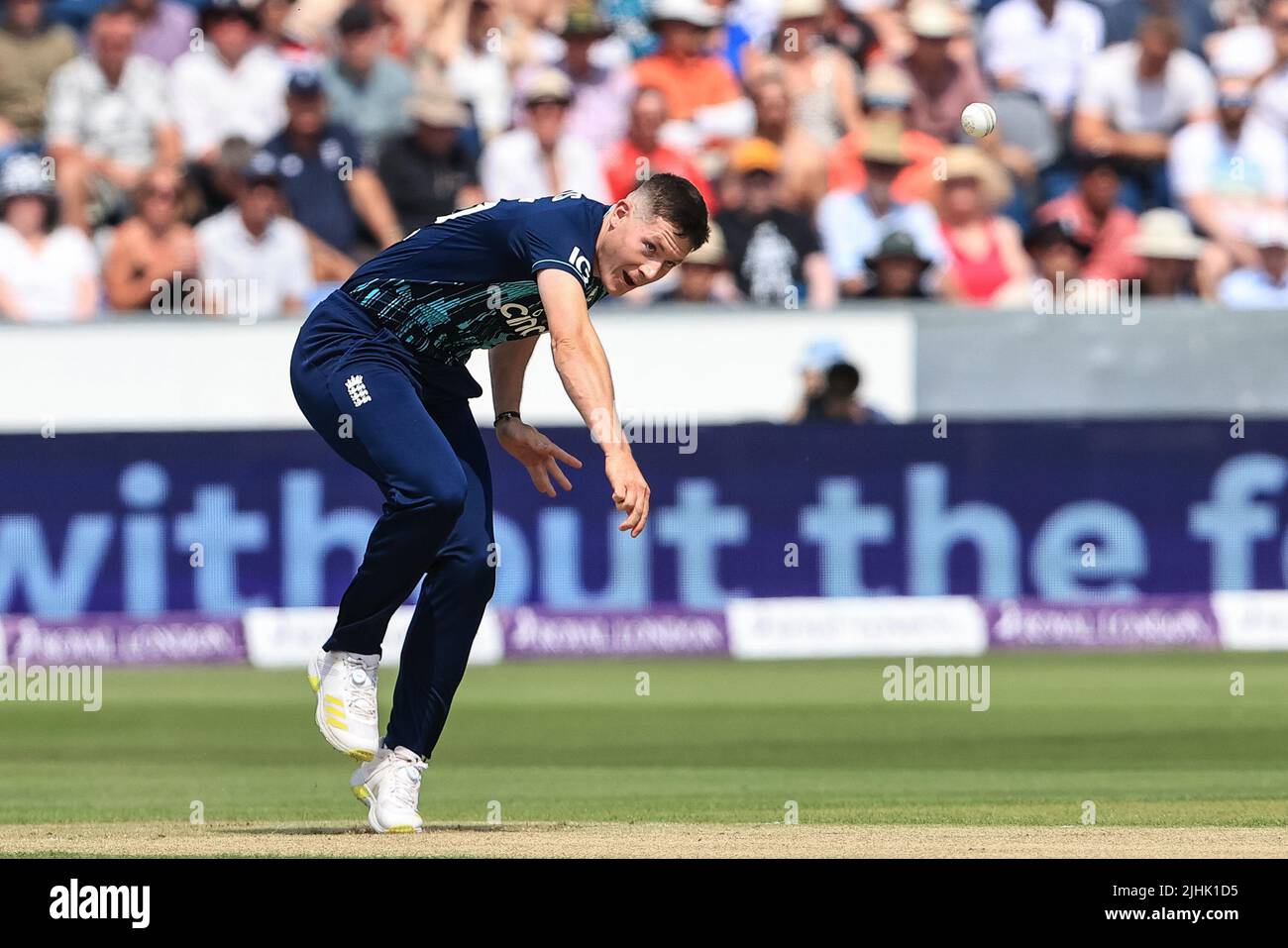 Matthew Potts of England delivers the ball Stock Photo - Alamy