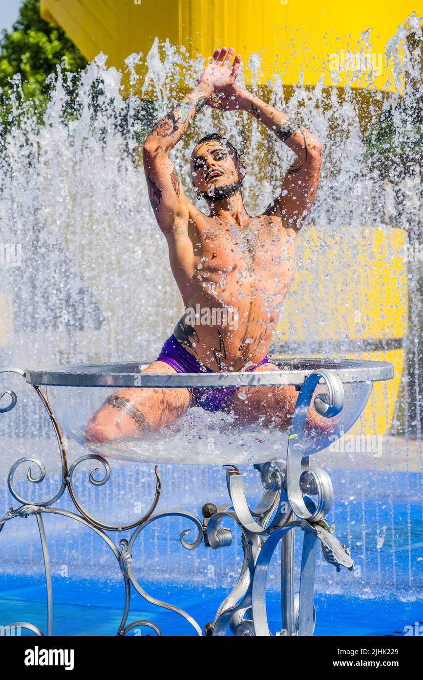 London, UK. 19th July, 2022. Mark 'Captain Kid' Winmill performs in his ...