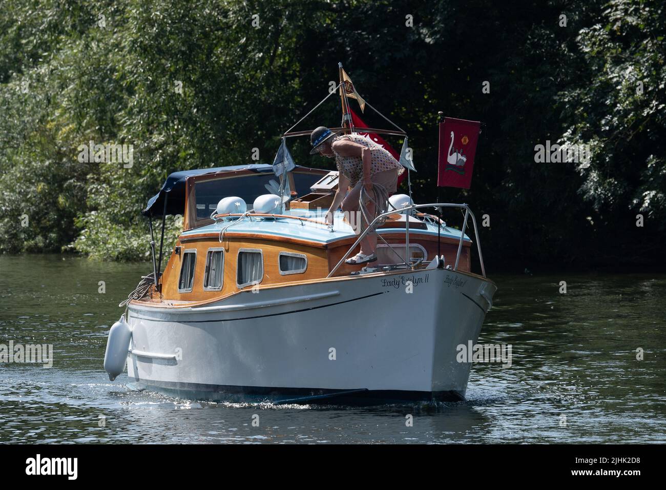 Bray, UK. 19th July, 2022. Swan Uppers on the River Thames at Bray Lock ...