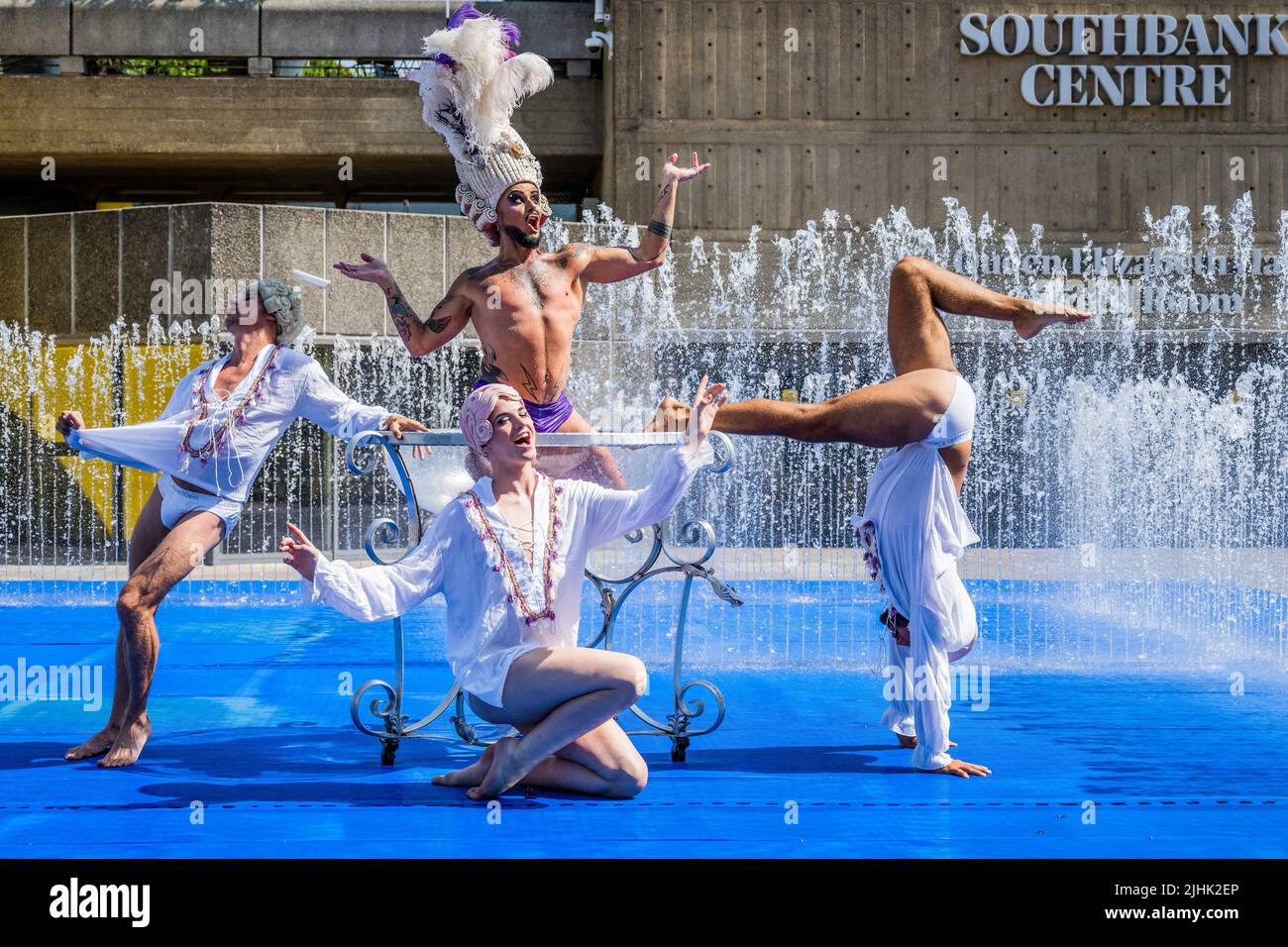 London, UK. 19th July, 2022. Mark 'Captain Kid' Winmill performs in his ...