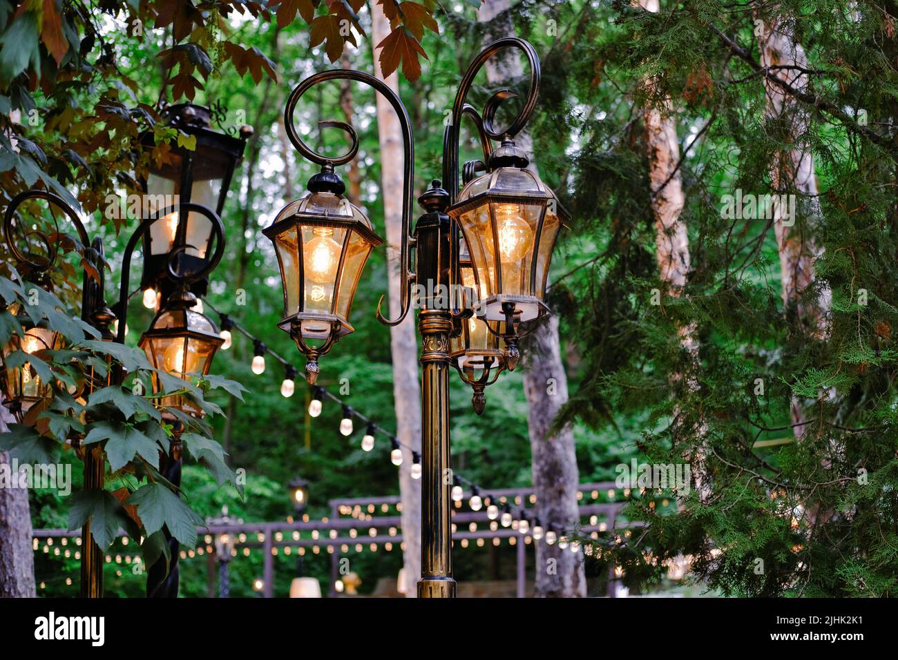 Decorative streetlights hi-res stock photography and images - Alamy