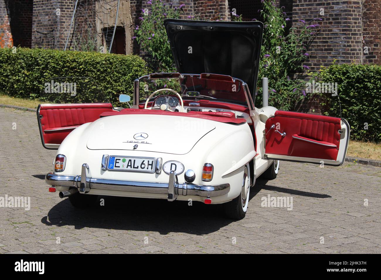 Mercedes convertible 1950s hi-res stock photography and images - Alamy
