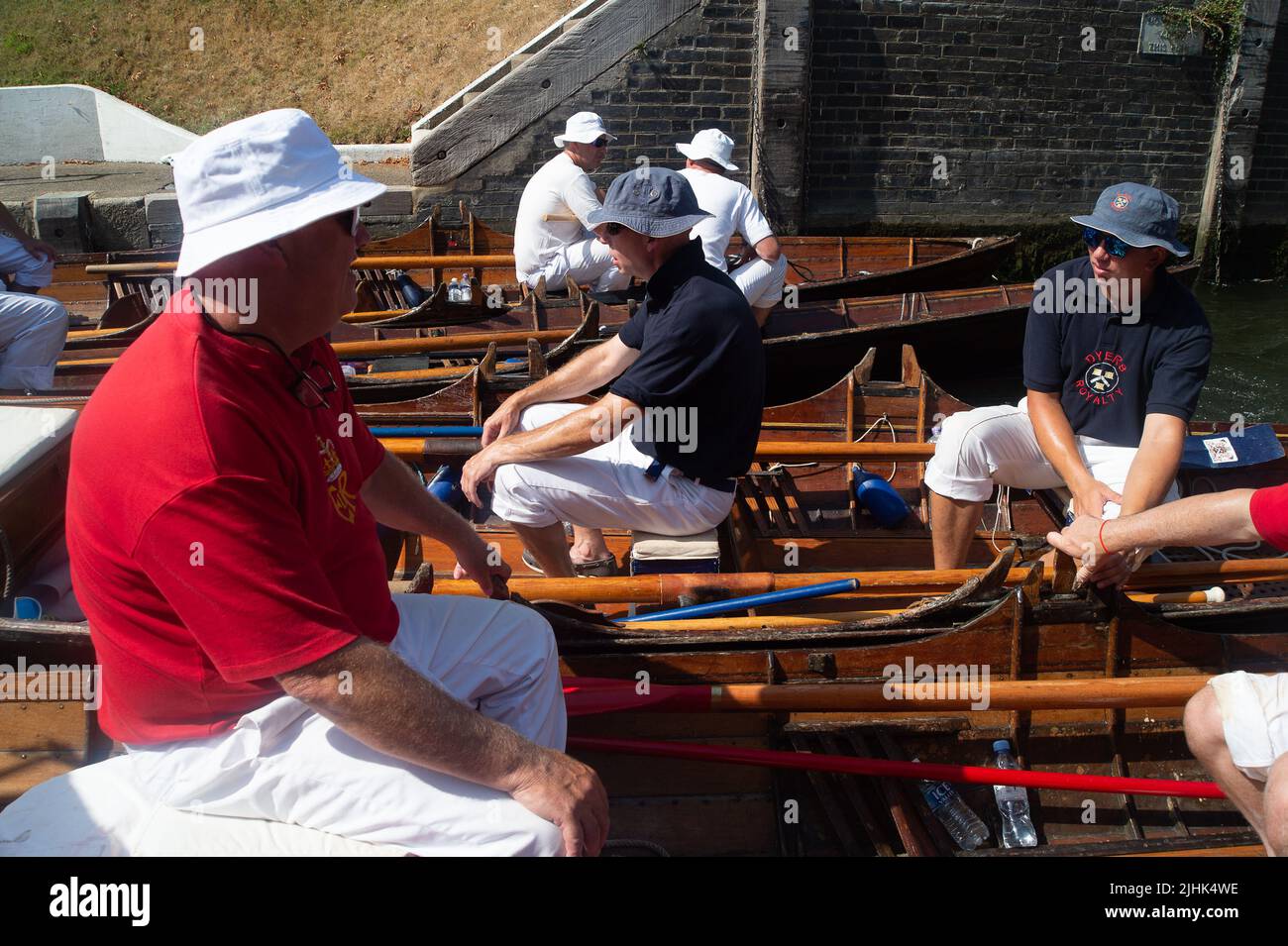 Bray, UK. 19th July, 2022. Swan Uppers on the River Thames at Bray Lock ...